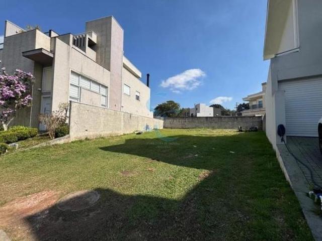 Terreno em condomínio no Umbará