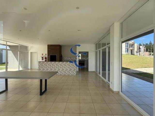 Casa em condomínio no Umbará