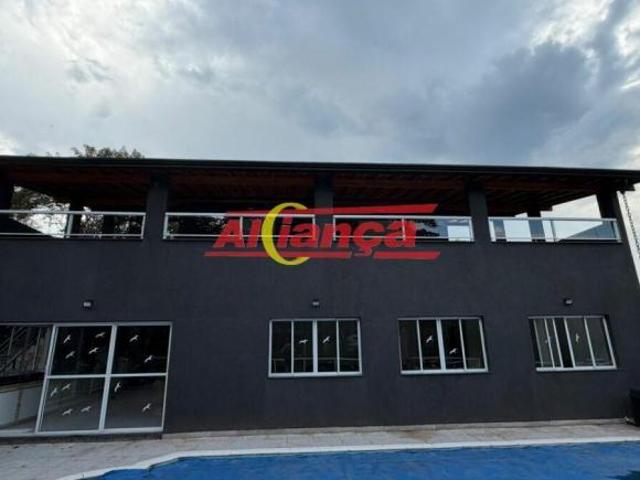 Imóvel com ampla área e 11 dormitórios em terreno de 3.000 m²