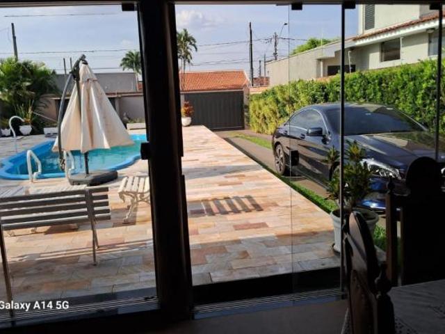 IMÓVEL COM ÁREA DE LAZER COMPLETA. ACEITA PERMUTA COM CASA EM CONDOMÍNIO DE MAIOR VALOR