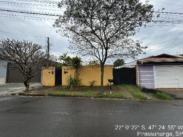 Imóvel com bom aproveitamento — Casa no Residencial Ilha do Sol, Pirassununga SP, Nº 577, 2 quartos, 3 vagas, 275m² | Leilão