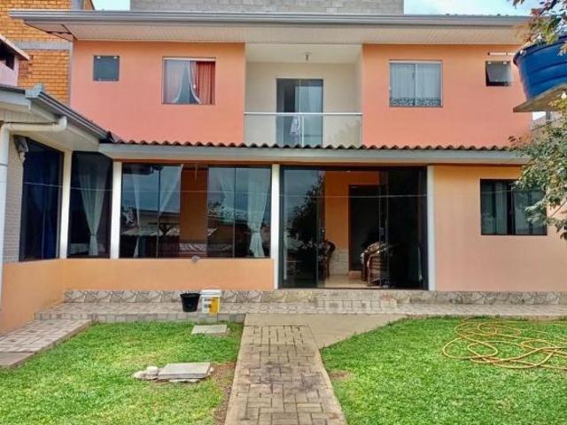Imóvel com Duas Casas e Sobrado. Espaço, Conforto e Variedade para Família Grande