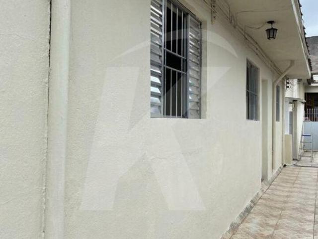 Imóvel com terreno de 220 mts², 2 casas e 1 salão, na Casa Verde