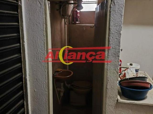 Imóvel com 04 casas independentes e um salão comercial