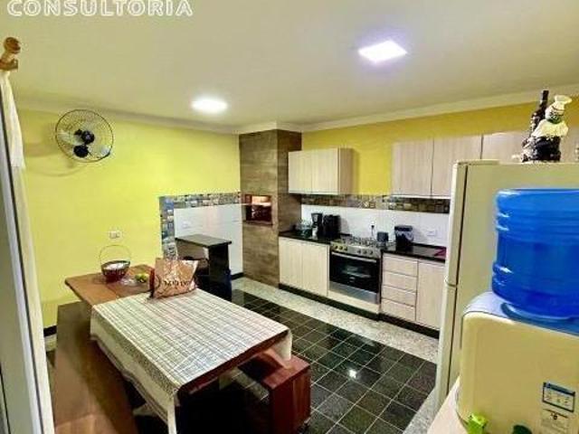 Imóvel com 04 Dormitórios sendo 01, Sala estar e jantar, Lavanderia, Área Gourmet,Garagem coberta