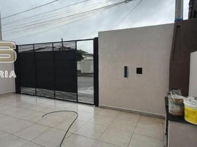 Imóvel com 03 Dormitórios sendo uma suíte  Casa Térrea Sala com pé direito alto  02 Banheiros  Garag