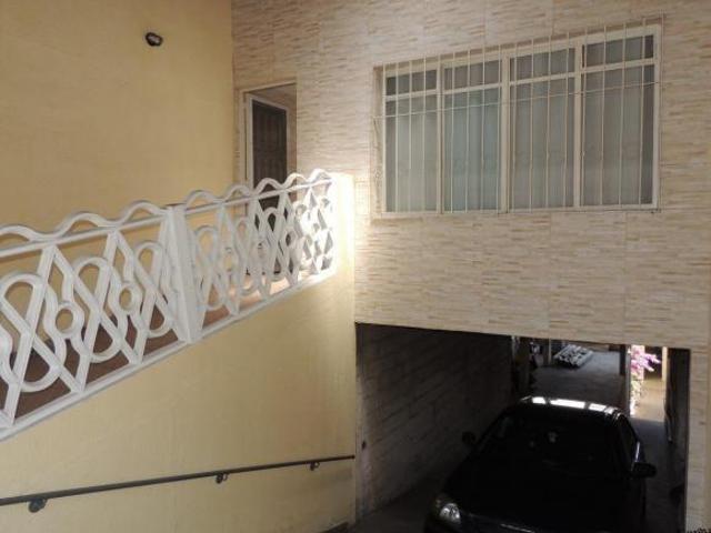 Imóvel com 2 casas e terreno grande