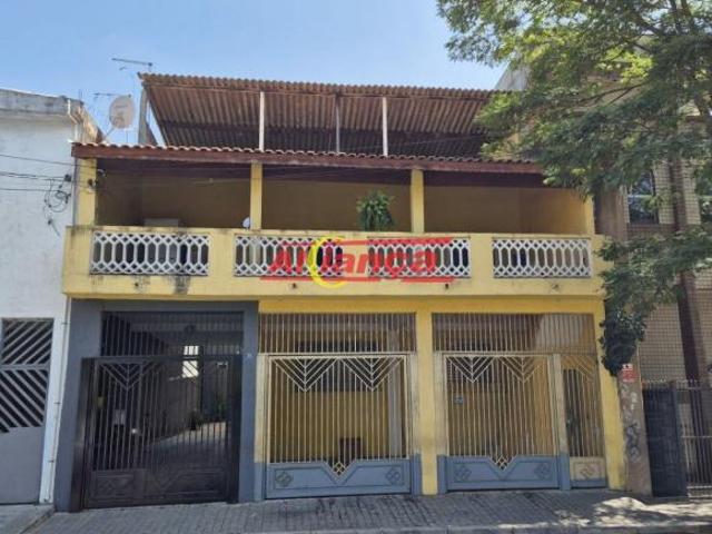 Imóvel com 2 casas independentes, cada um com edícula com 2 e 3 vagas
