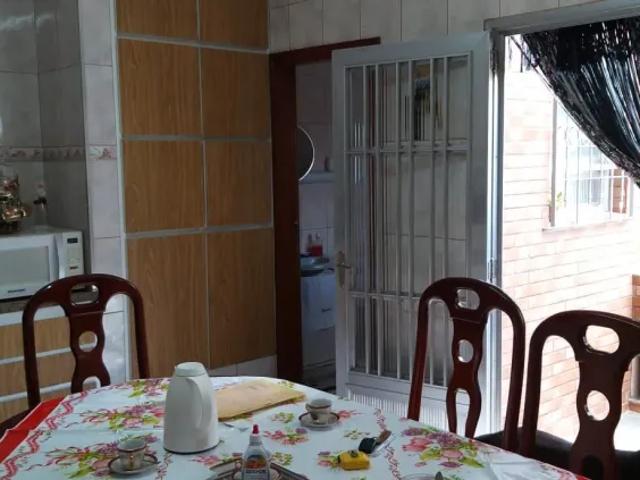 Imóvel com 2 casas no quintal