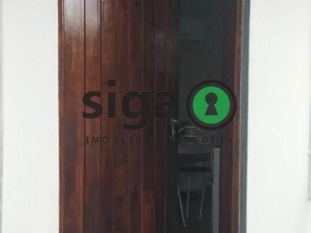Imóvel com 3 Casas e 3 Vagas Próximo à Av. Santa Catarina