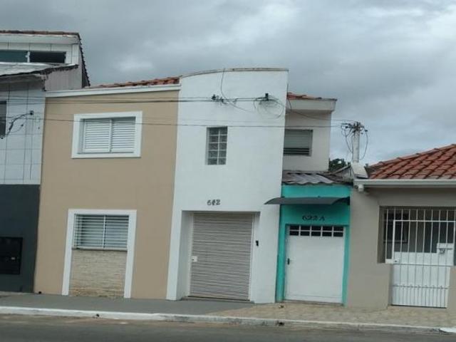 Imóvel com 3 andares, 164 m²