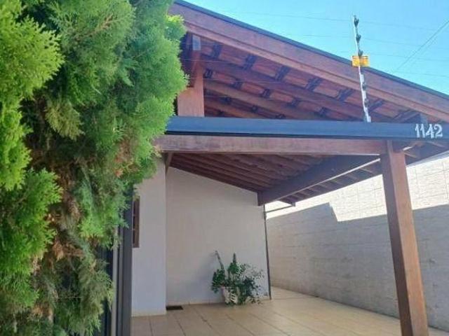Imóvel com 3 dormitórios, sendo um suíte com closet e banheira hidromassagem