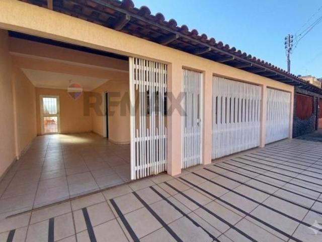 IMÓVEL COM 3 QUARTOS SENDO 1 SUÍTE, ESPAÇO GOURMET, COZINHA CONJUGADA E ACEITA FINANCIAMENTO!