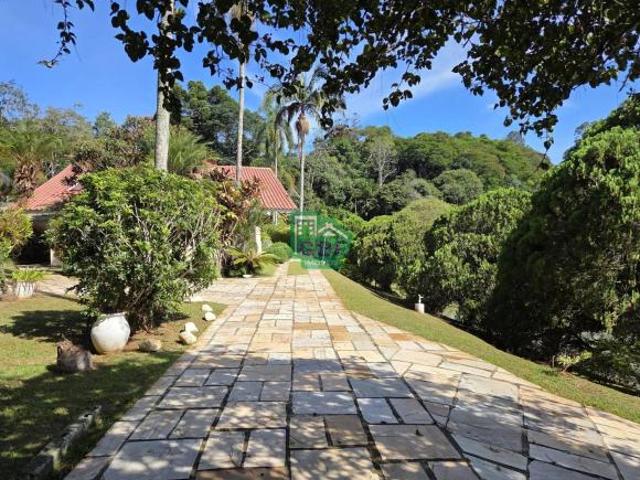 Imóvel com 6 dormitórios 2 suítes e linda vista à venda no condomínio Jardim Cinco Lagos, Mairiporã