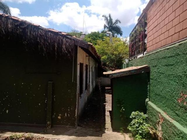 IMÓVEL COMERCIAL NO MIOLO DA GRANJA VIANA
