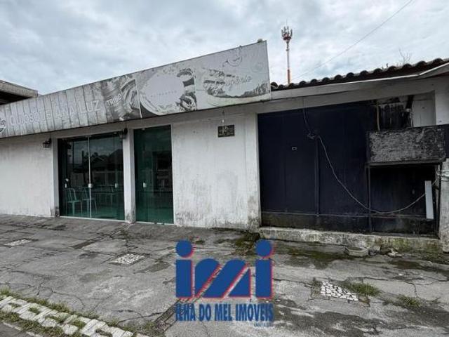 Imóvel comercial no centro de Praia de Leste