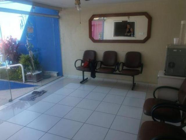Imovel comercial a venda com 7 salas, 3 WC' s, salao comercial e 2 vagas