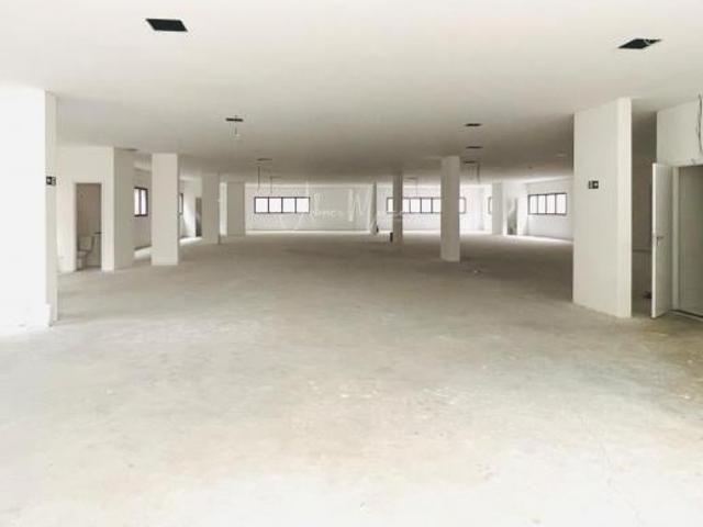 Imóvel Comercial à Venda ou Locação 561m2 05 Banheiros 30 Vagas Cobertas na A.