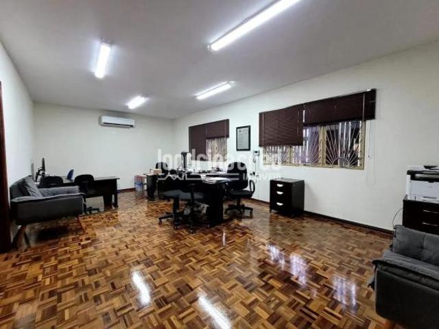 Imóvel Comercial à Venda no Jardim Presidente Fachada de Destaque e Zoneamento ZC6 em Localização E