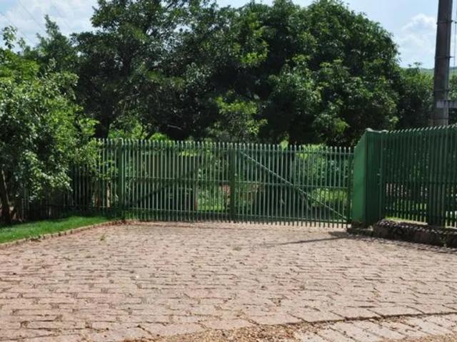 Imóvel Comercial com 10 Quartos e 6 banheiros à Venda, 100000 m² por R$ 3.000.000