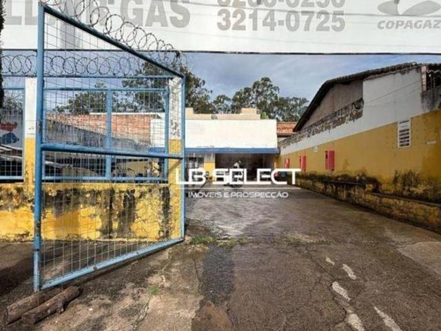 Imóvel comercial com 250 metros quadrados