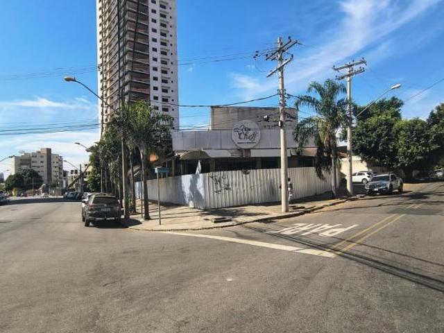 Imóvel Comercial de Esquina Sub Solo 30 vagas, Térreo Grande Salão 1º Andar 02 Aparta
