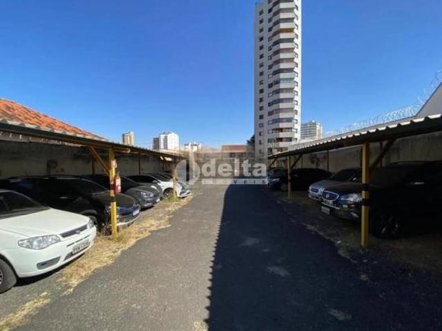Imóvel comercial disponível para venda no bairro Nossa Senhora Aparecida em Uberlândia MG