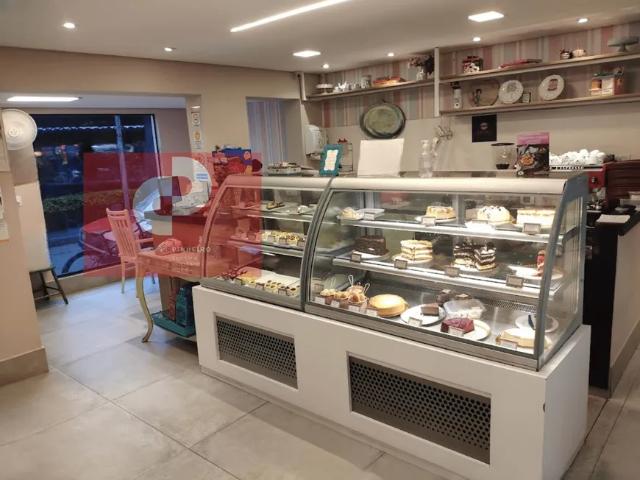 Sobrado Comercial de Esquina em Moema – 260m², ZEU, 03 Vagas e Excelente Visibilidade