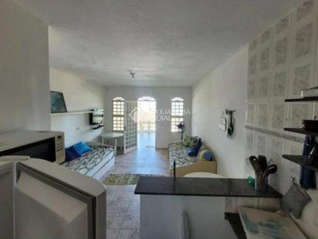 Imóvel composto por 4 apartamentos na Lagoinha, Ubatuba