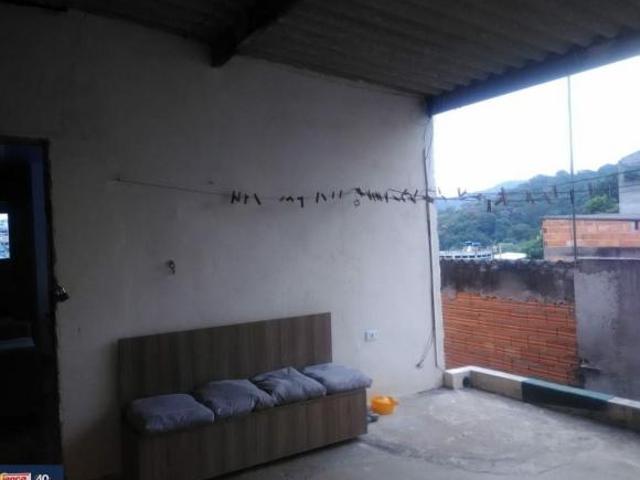 Imóvel a 4,2 km da praça 8 de dezembro, sendo 2 casas