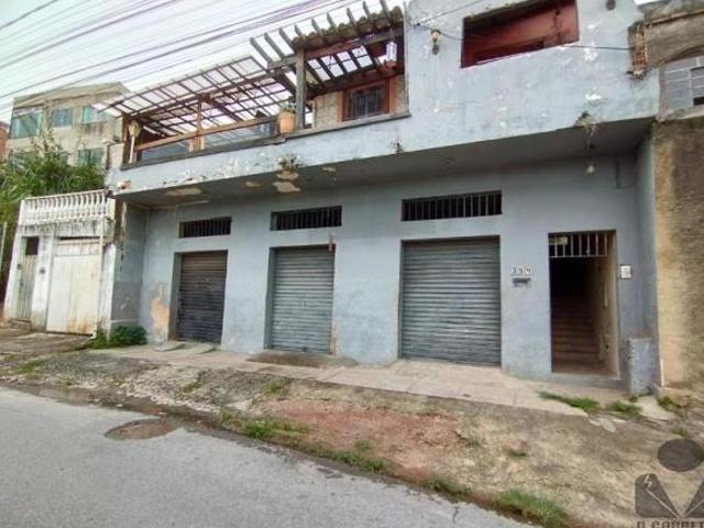 Imóvel à Venda com 4 Barracões, 1 Casa e Loja com 3 portas de aço, para renda com locação, lote de 4