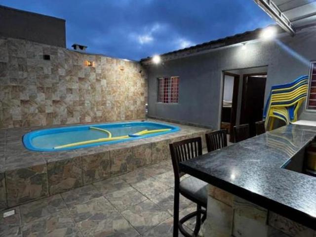 IMÓVEL Á VENDA COM PISCINA