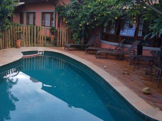 Imóvel à Venda com Quatro Suítes e Belo Pomar