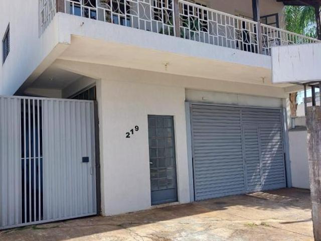 Imóvel à Venda em Boituva: Sobrado com Galpão Comercial