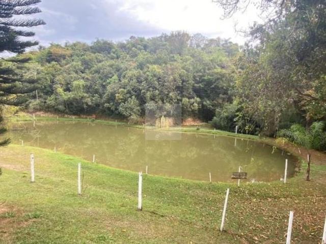 Imóvel à venda em Esmeraldas MG: casa com 4 quartos, 2 suítes, 1 sala, 2 banheiros e 1.000m² de área