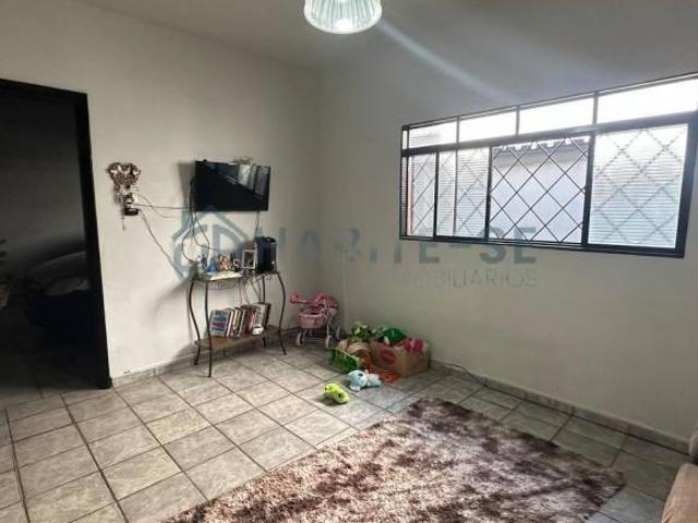 Imóvel à venda em Franca SP: Residência no Jardim Tropical com 2 quartos, 2 salas, 1 banheiro, 2 vag