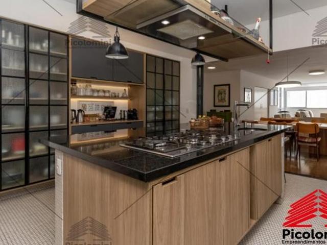 Imóvel à venda em Higienópolis, São Paulo SP: 3 quartos, 2 suítes e 270m², com 2 salas, 4 banheiros