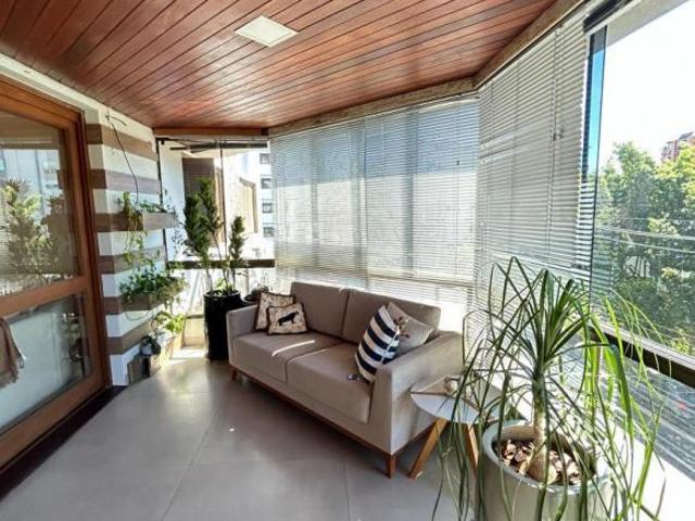 Imóvel à Venda em Novo Hamburgo: Apartamento Semimobiliado com Piscina e Churrasqueira