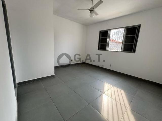 Imóvel à venda em Sorocaba SP: Casa com 3 quartos, 1 suíte, 2 salas, 2 banheiros, 6 vagas de garagem