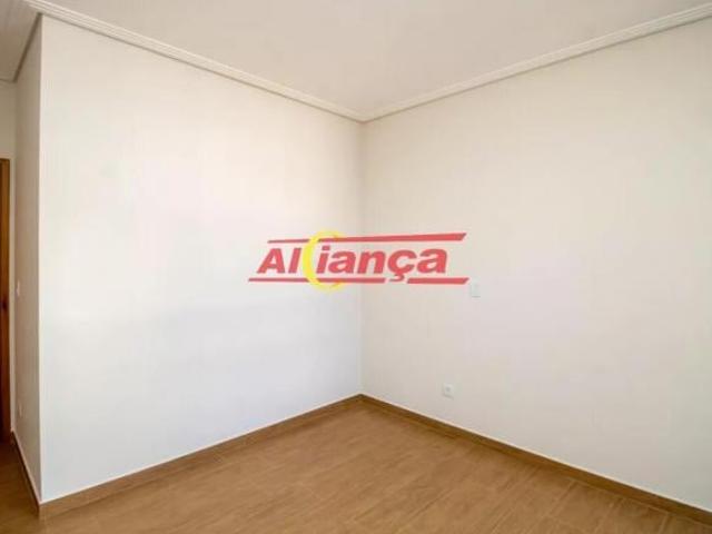 Imóvel amplo à venda com 3 quartos, sendo 2 suítes, e 2 banheiros no total