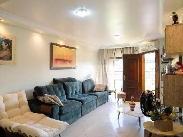 Imóvel amplo à venda com 3 quartos, sendo 3 suítes, e 5 banheiros no total