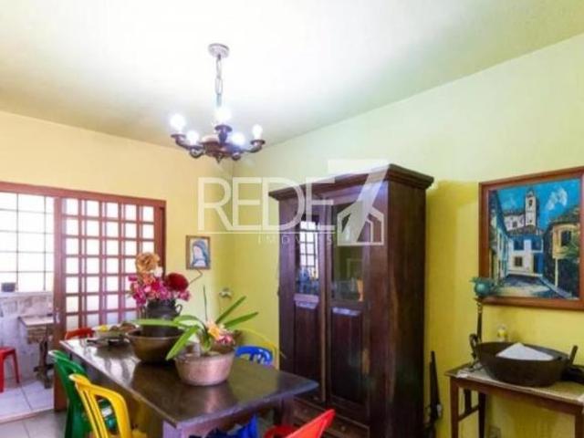 Imóvel de Alto Padrão à Venda em Campinas SP: Casa com 4 Quartos, 1 Suite, 1 Sala, 3 Banheiros e 2 V