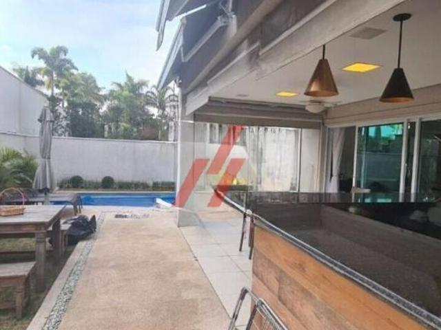 Imóvel de alto padrão em condomínio de luxo com 4 quartos e 400m² em Santana de Parnaíba SP no bairr