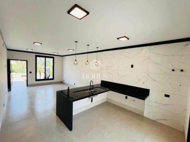 Imóvel de alto padrão em condomínio exclusivo em Araçoiaba da Serra SP: 2 quartos, 1 suíte, 133m², 4