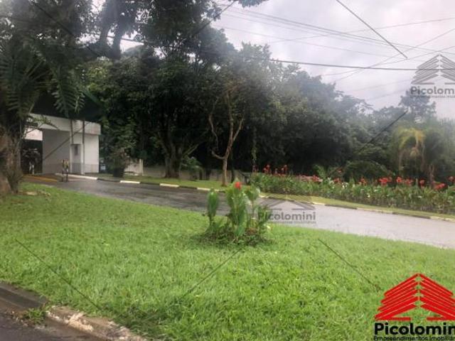 Imóvel de alto padrão no Jardim das Palmeiras: Casa em condomínio com 3 quartos, 1 suíte e 6 vagas d