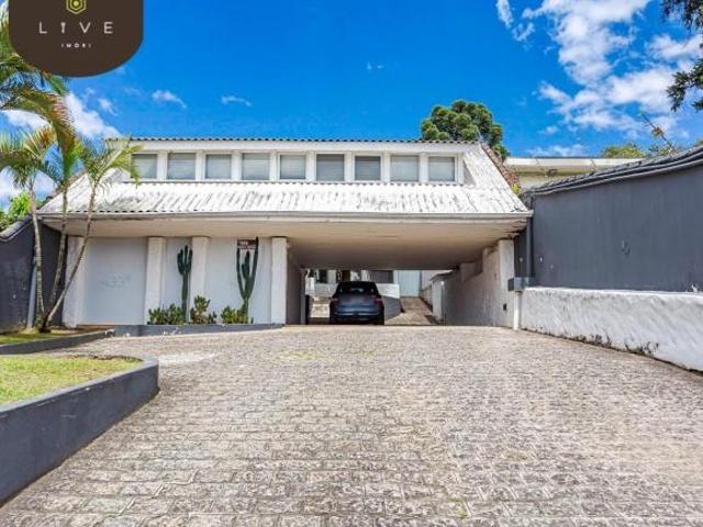 Imóvel de alto potencial, para uso residencial ou comercial, à venda no Bairro São Francisco!
