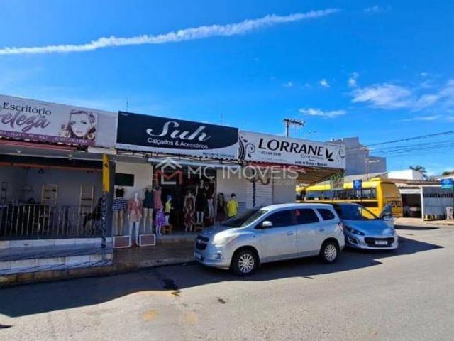 Imóvel de Esquina à Venda na QR 412 – Samambaia | 3 Lojas Comerciais + Casa | Excelente para Investi