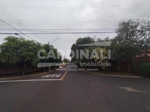 Imóvel de esquina bem localizado e seguro no bairro Samambaia São Carlos