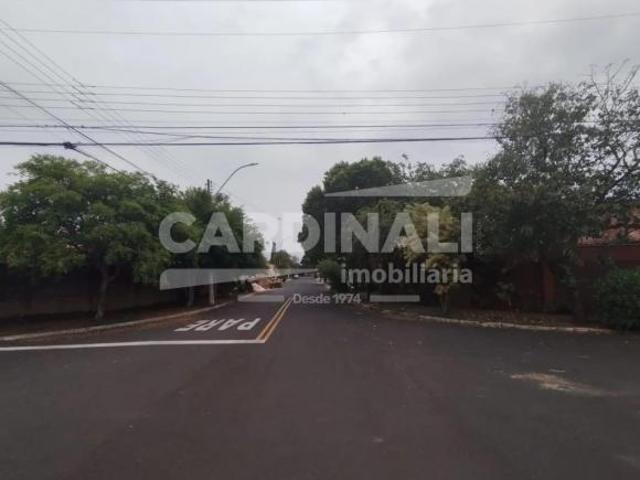 Imóvel de esquina bem localizado e seguro no bairro Samambaia São Carlos