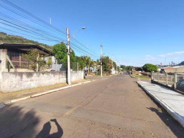 Imóvel de esquina com 2 casas independentes no São Jorge